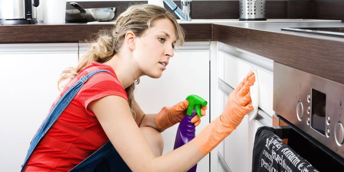 How to Clean Kitchen Cabinets Like a Pro—The Hidden Grease Trap You’re ...